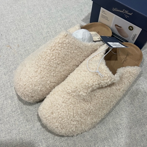 Universal Thread | Shoes | Universal Thread Bev Flats Sherpa Slip On ...